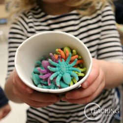 Hands-On Spider Sensory Bin {Fine Motor Fun!}