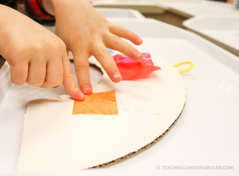 Easy Colorful Toddler Rainbow Craft